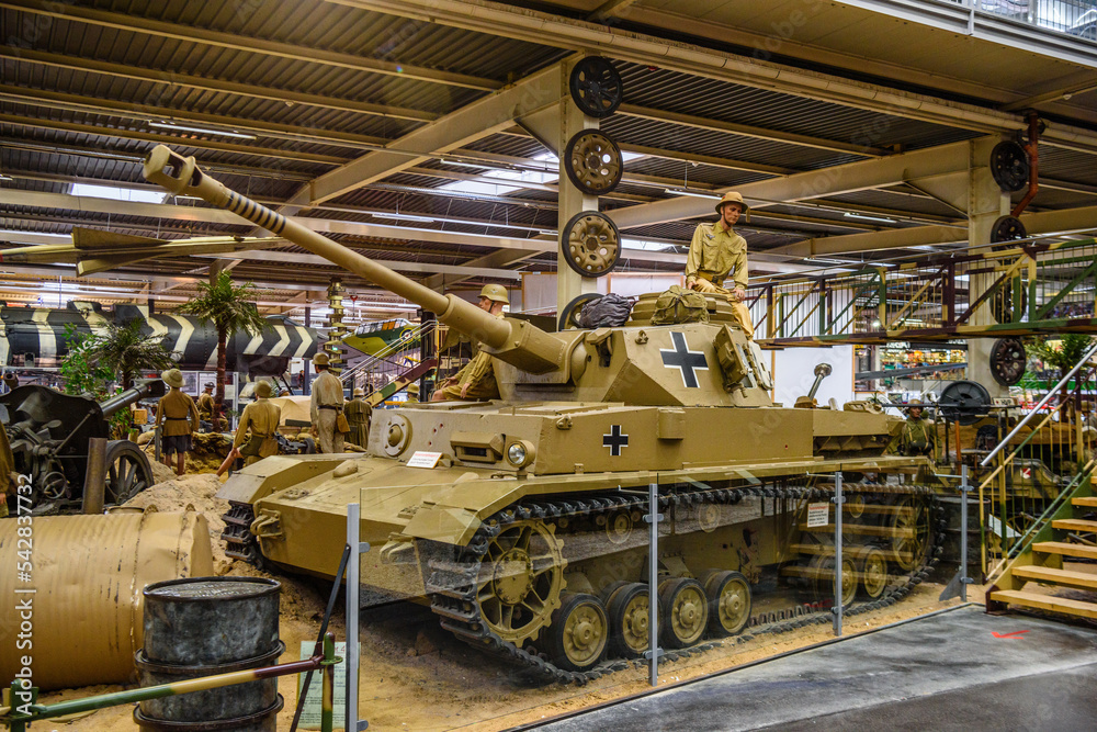 SINSHEIM, GERMANY - MAI 2022: sand medium tank Panzer IV 4 ...