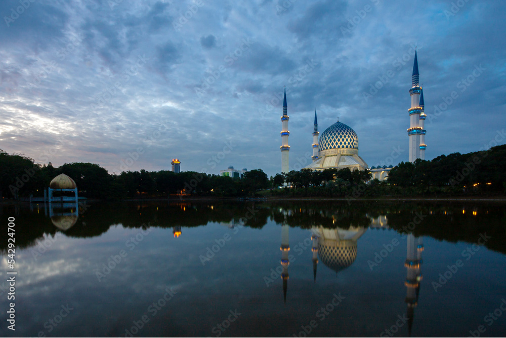 The Sultan Salahuddin Abdul Aziz Shah Mosque is the state mosque of ...