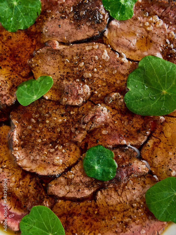 Detalle macro Lomo en término azul sellado con mantequilla clarificada ...