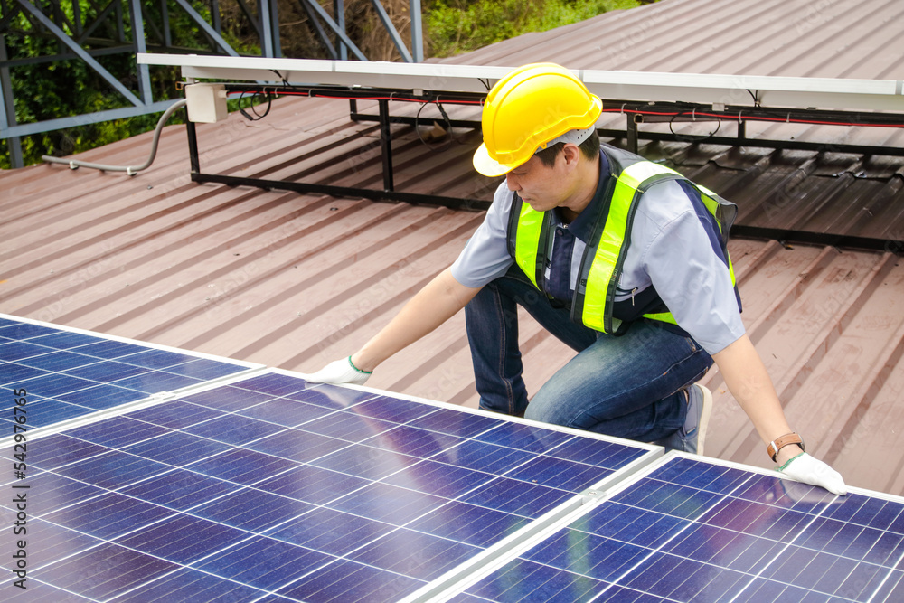 Asian male electrical engineer Supervise and supervise the installation ...