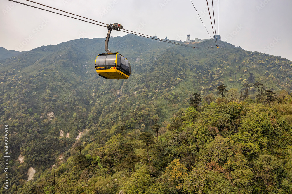 The 3-wire cable car has 2 guinness world records to the highest peak ...