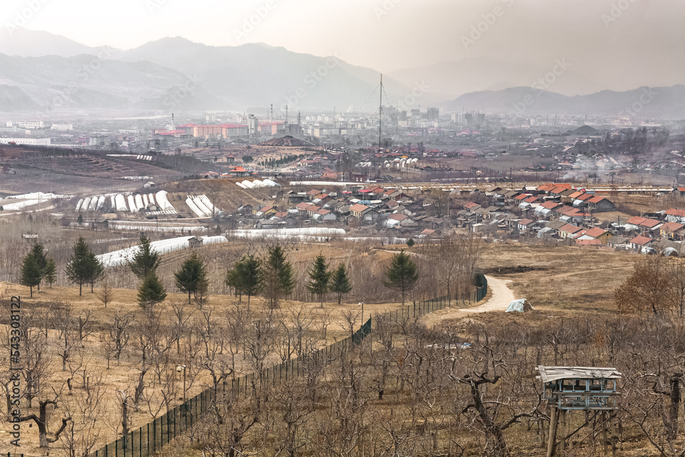 Foto de JI'AN, JILIN PROVINCE, CHINA: view of Ji'An city from top of ...