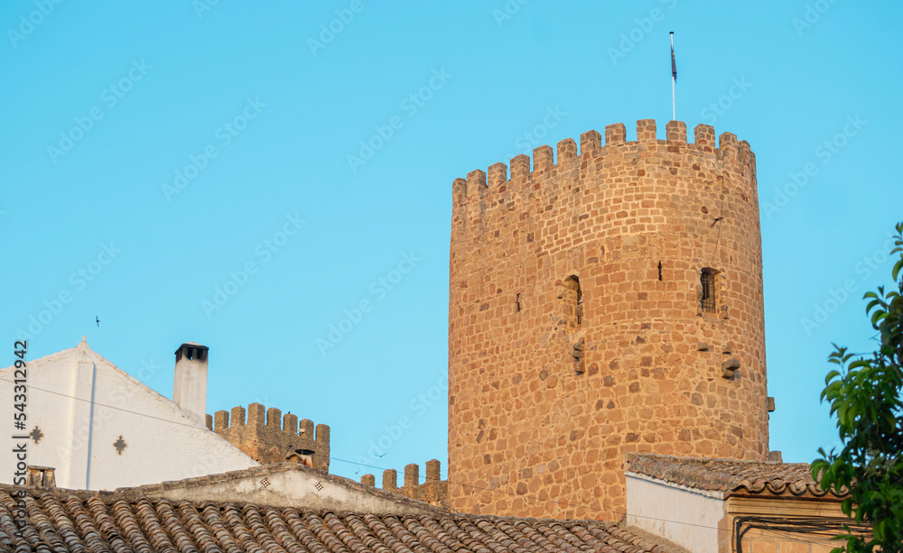 Torreón fortificado y almenado del castillo de Burgalimar siglo X ...