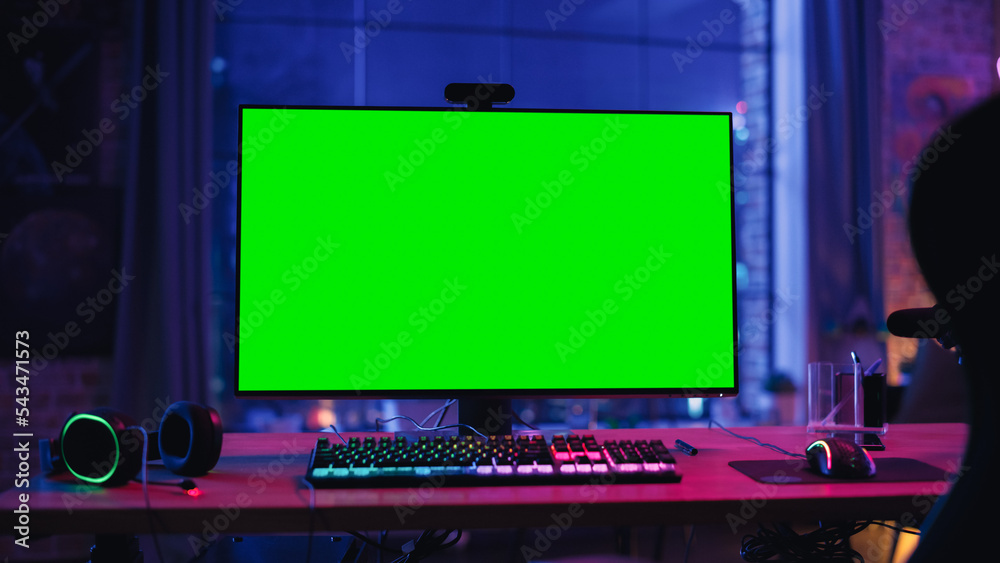 Fotka „Gaming at Home: Empty Gamer Station with Player's Personal ...