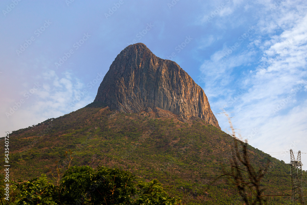 Morro do Moco, uma das 7 maravilhas de Angola, cita na província do ...