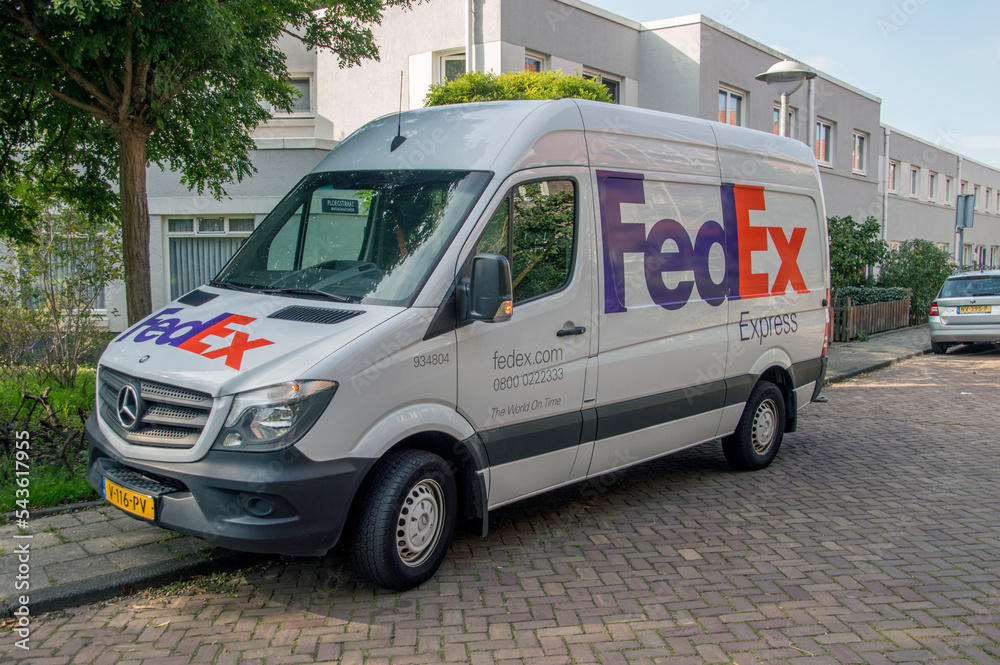 Fedex Mercedes Van
