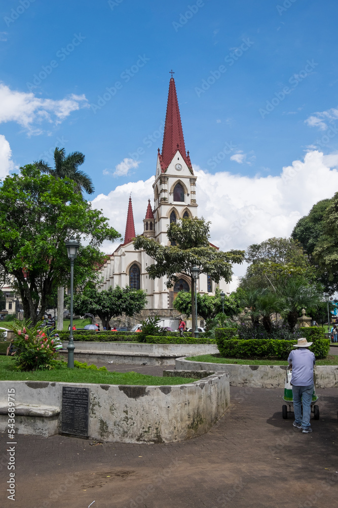 Parque Braulio Carrillo Colina e iglesia de La Merced en la ciudad de ...