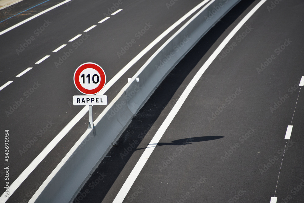 Panneau français de rappel de limitation de vitesse 110 km/h sur rail ... Panneau français de rappel de limitation de vitesse 110 km/h sur rail ...