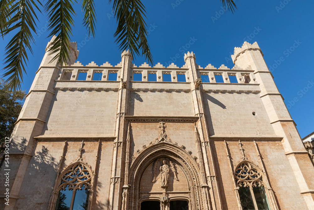 La Lonja de Palma de Mallorca. Edificio medieval de arquitectura civil ...