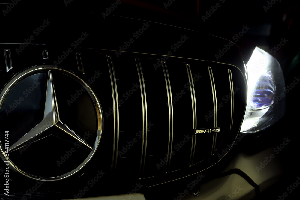 Mercedes Benz chromium grille with Benz star and amg logo with led ...