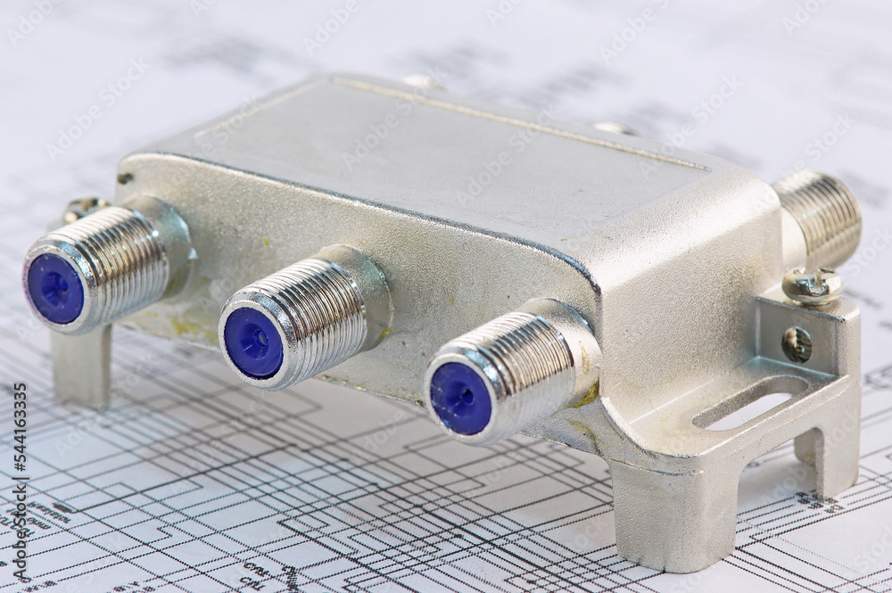 A module for signal distribution with coaxial cable connection using f ...