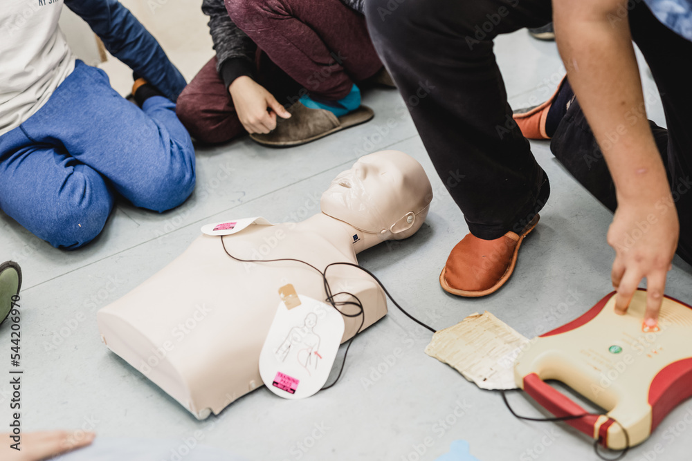 First aid cardiopulmonary resuscitation course using automated external ...
