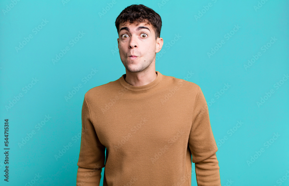 Foto de with a goofy, crazy, surprised expression, puffing cheeks ...