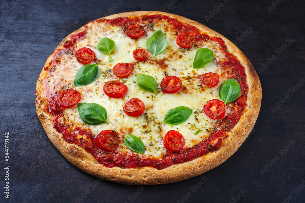 Italienische Pizza Margherita - Rezepte Suchen
