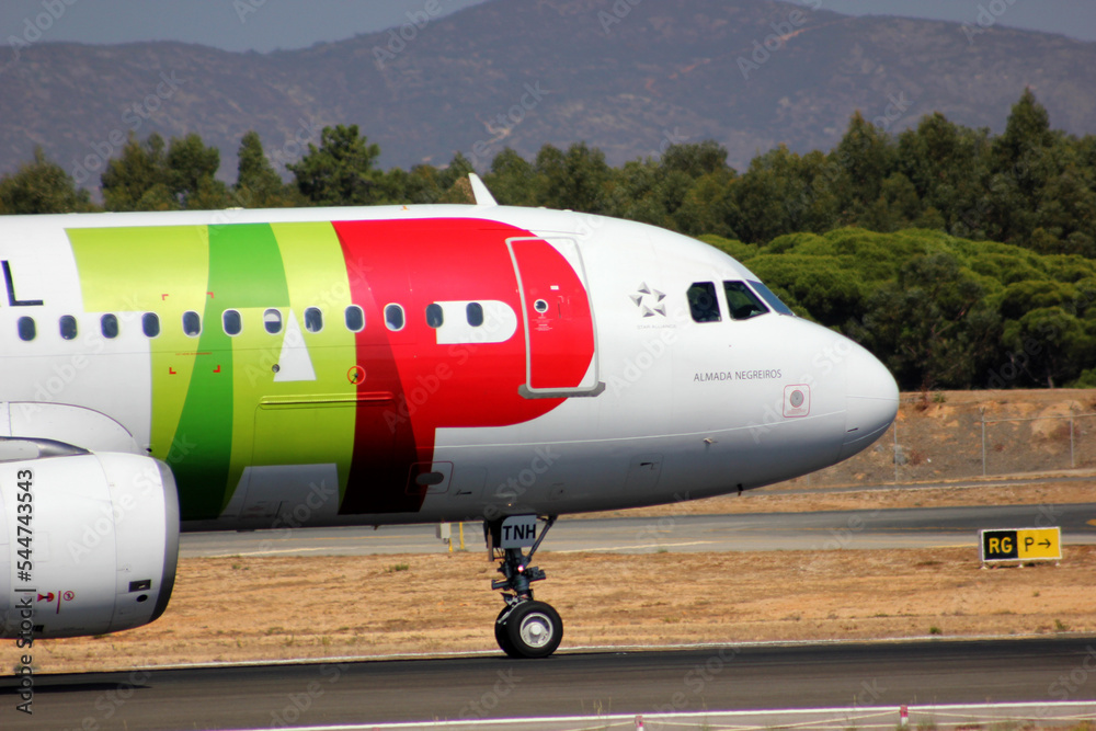 avião da TAP Stock Photo | Adobe Stock