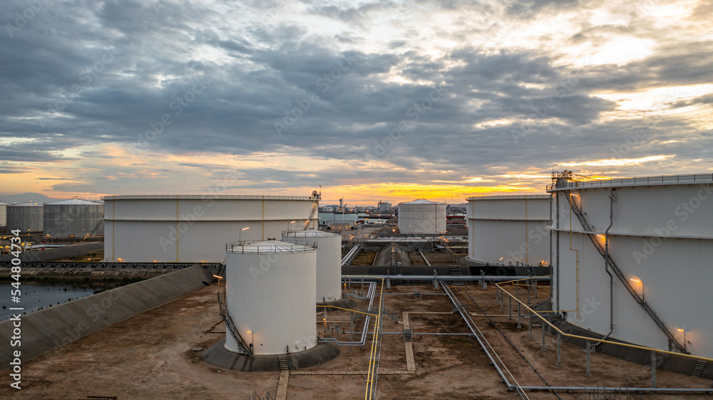 Crude oil storage tank terminal port, Oil terminal pipeline fuel ...