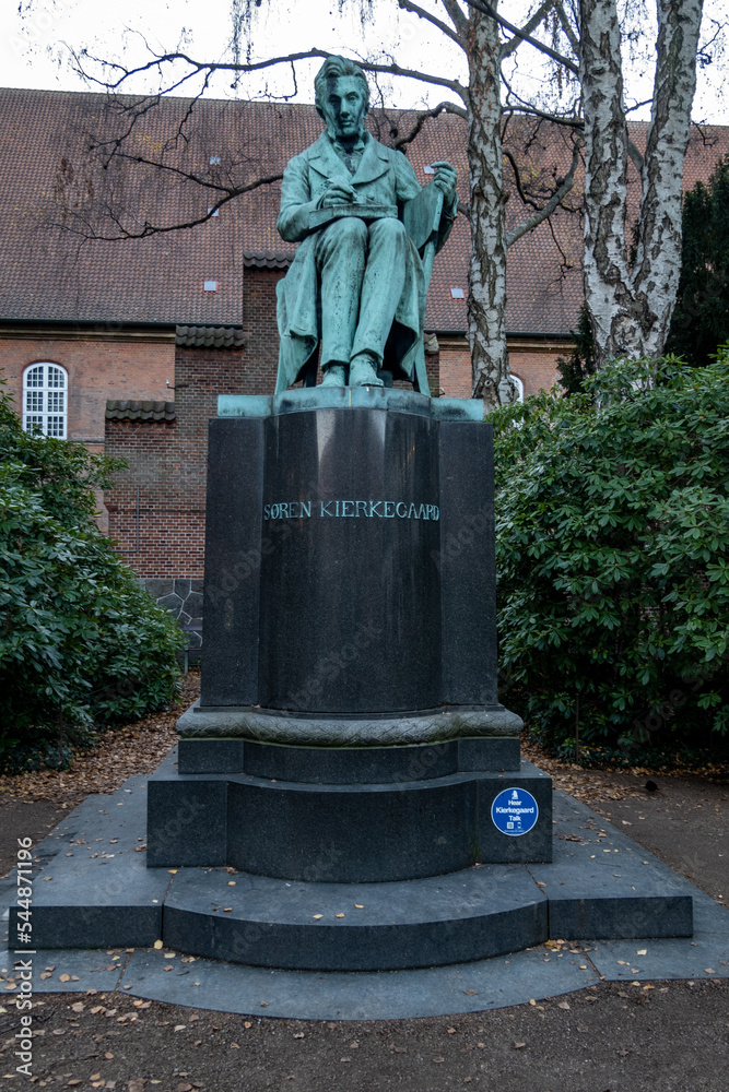 Foto de Copenhagen, Denmark A statue of Soren Kierkegaard in the Royal ...