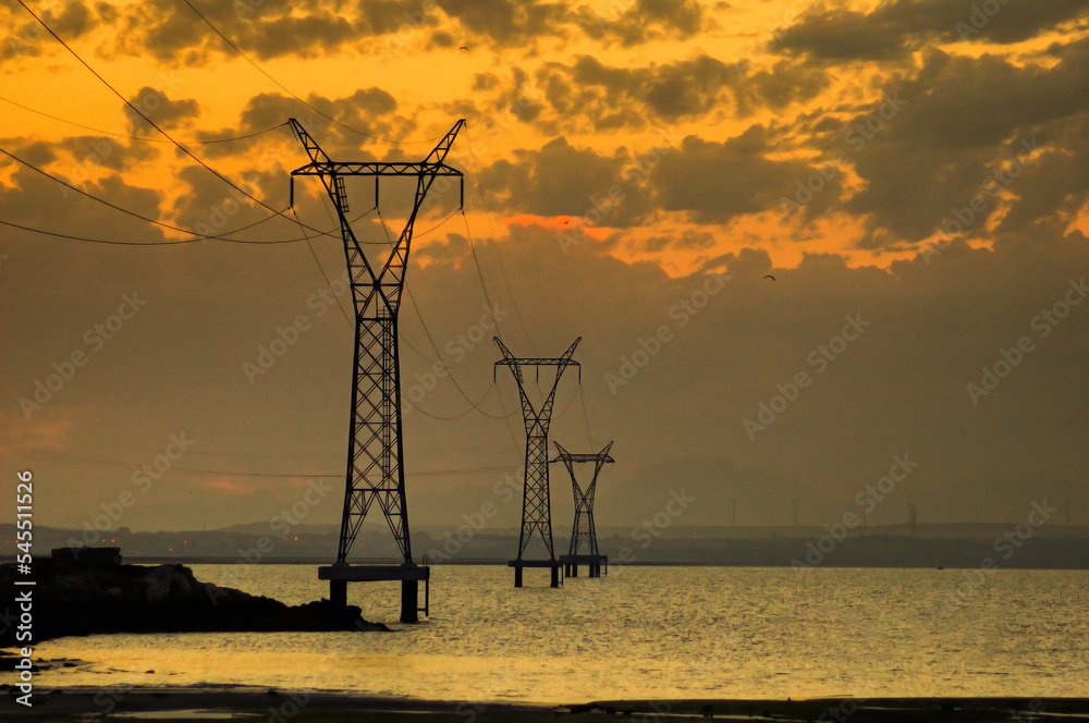 Torres eléctricas, estructura de gran altura cuya función principal es ...