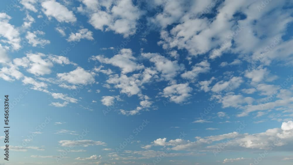 Video Stock Floating fluffy clouds. Beautiful sunny blue sky with wispy ...