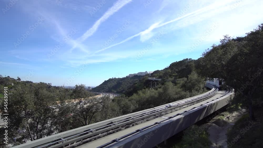 Vidéo Stock The Getty Center Railroad Tram from Lower to Upper Station ...
