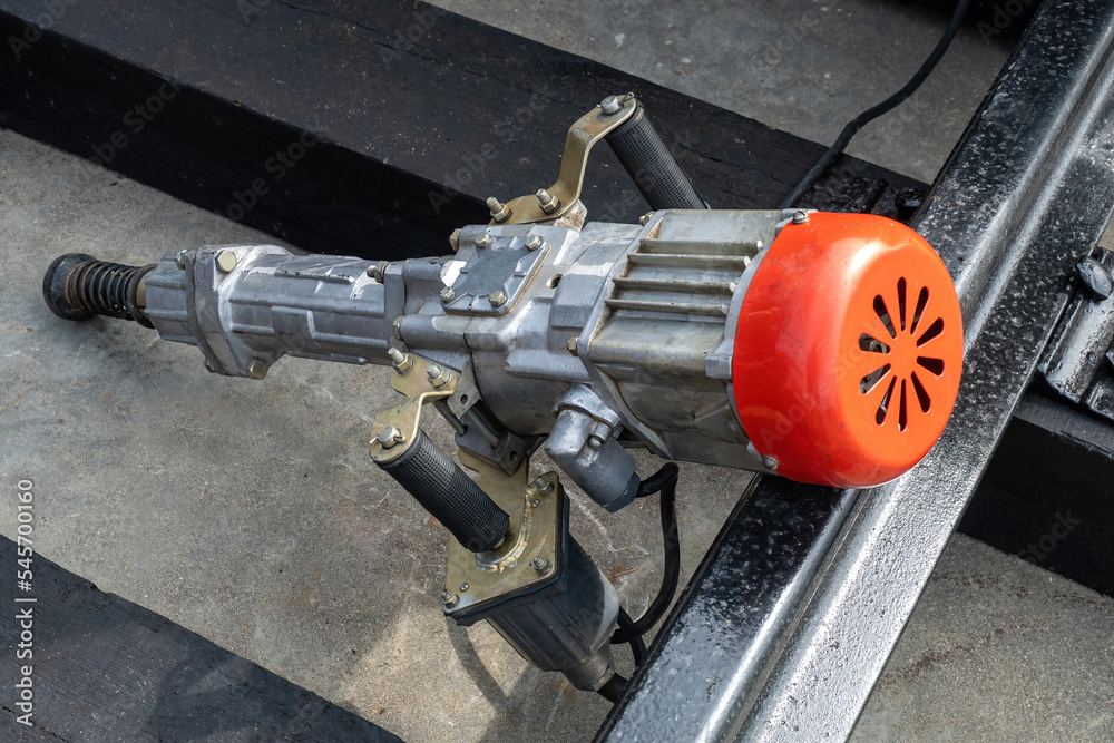 Equipment for construction of railroad rail. Pneumatic device for ...