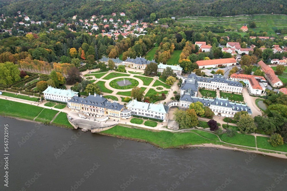 Schloss und Park Pillnitz an der Elbe in Dresden 2022 Stock Photo ...