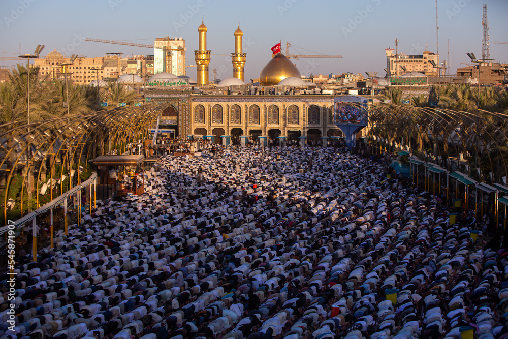 The shrine of Imam Hussein, Commander of the Faithful, Ali Ibn Abi ...
