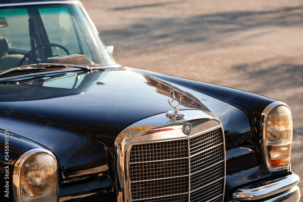 Mercedes Benz 600 vintage limousine. Beautiful restored vintage car ...