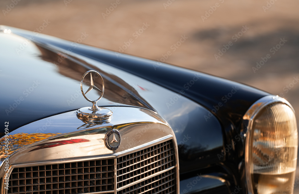 Mercedes Benz 600 vintage limousine. Beautiful restored vintage car ...