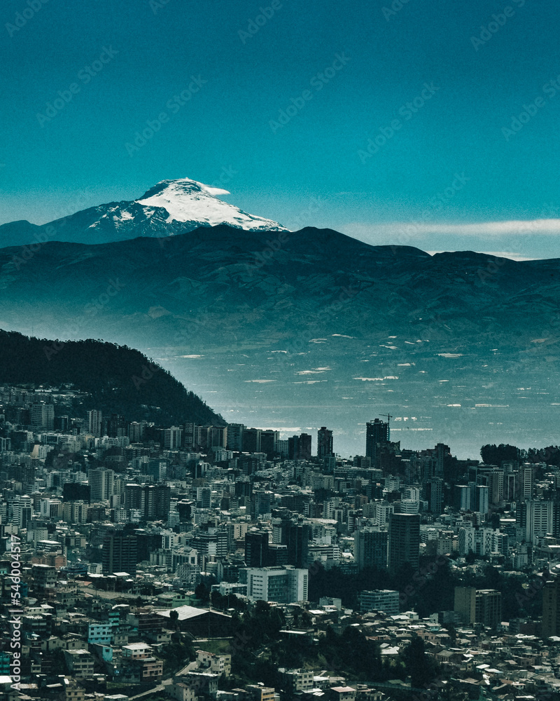 Cotopaxi - Quito - Cuidad entre montañas - Alpes - Los Andes ...