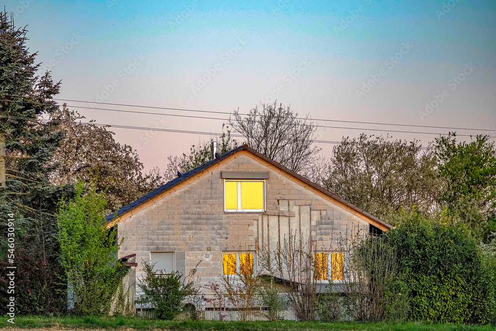 Marode Asbest Wandverkleidung am Altbau Stock Photo | Adobe Stock