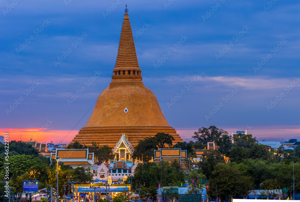 Phra Phathom Jedi, The beautiful largest pagoda in Nakhon Pathom ...