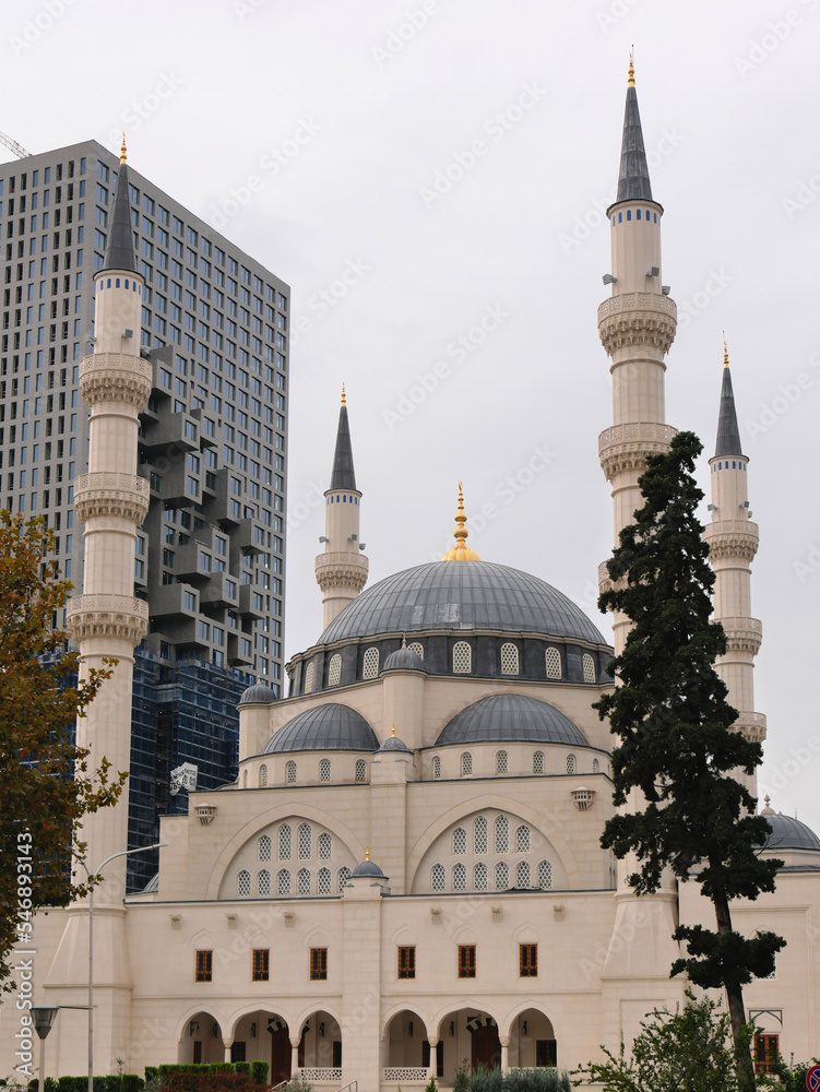 Foto de Great Mosque of Tirana, Xhamia e Madhe e Tiranës in Albanian ...