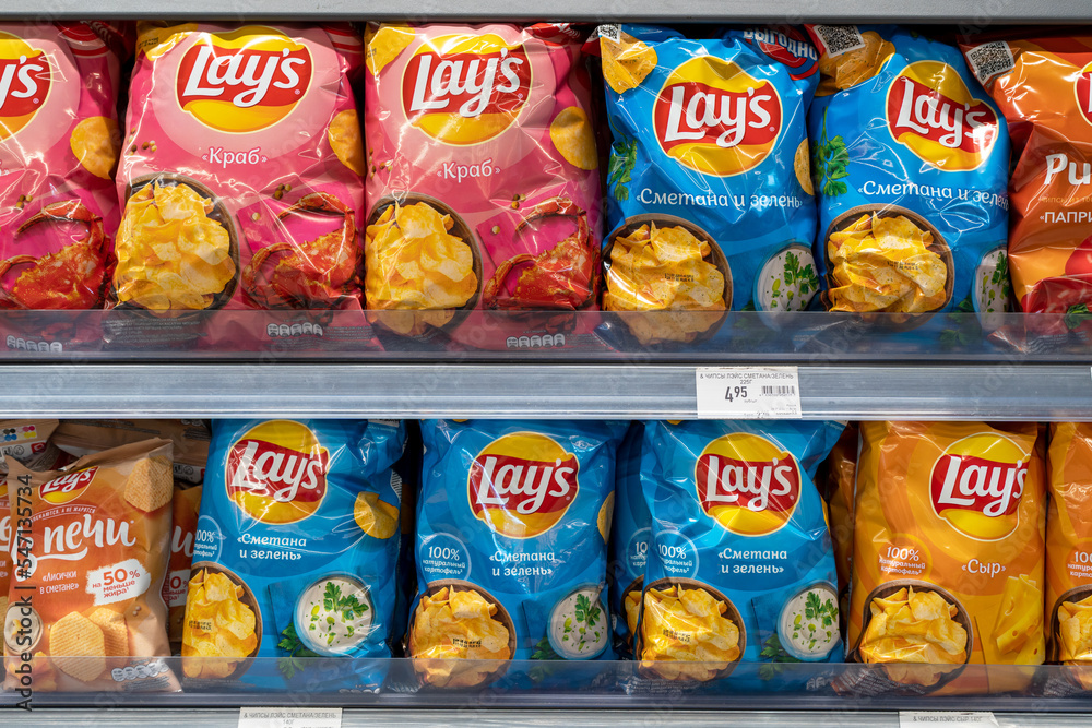 Various flavoured of Lay's Potato Chips on grocery store shelves. Minsk, Belarus, 2022 Stock ...
