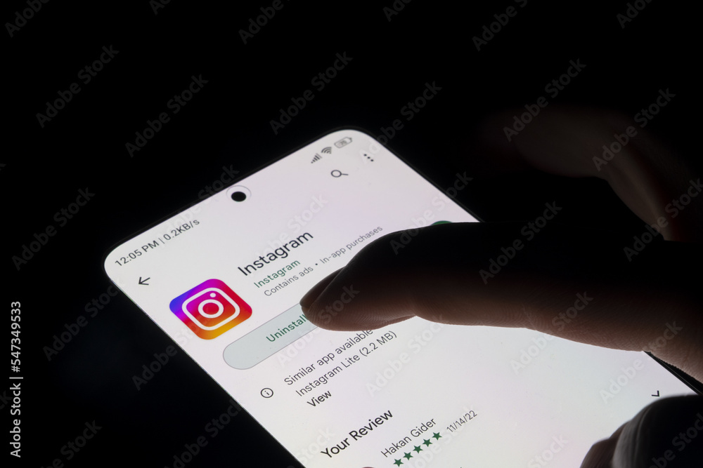 Uninstall the Instagram application on Google Play Store, clicking ...