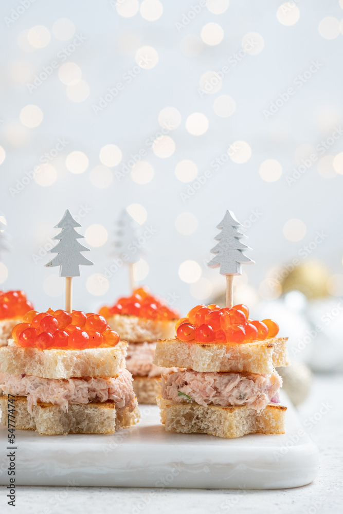 Christmas tree canape with Smoked Salmon, Cream Cheese, Dill ...