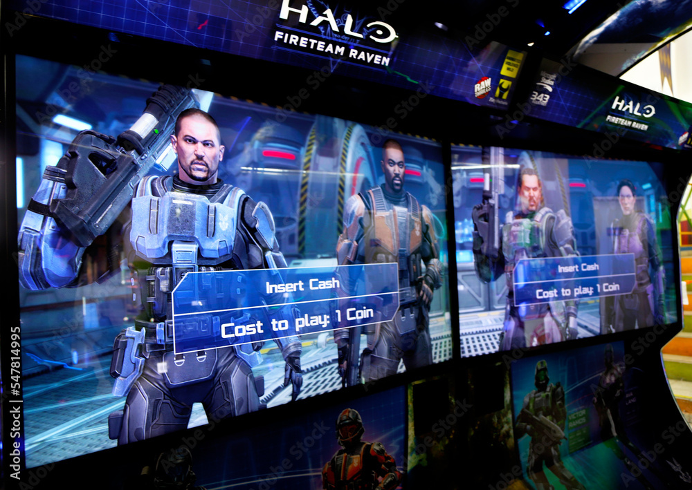 Halo Fireteam Raven arcade cabinet. Arcade game room. Video game park ...