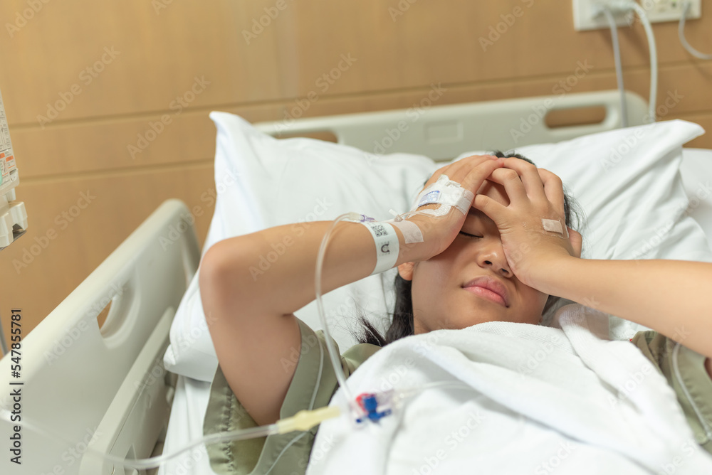 Fotka „Asian woman patient with medical drip have headache with ...