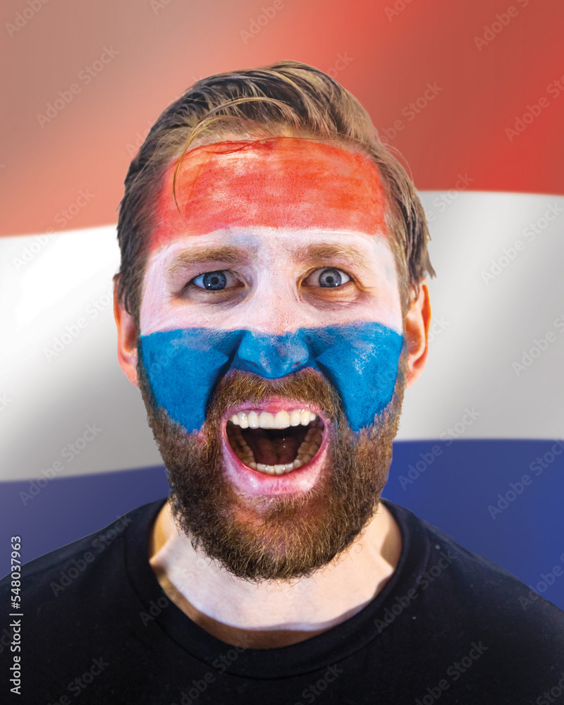 Foto de fans of the netherlands football team celebrate winning a match ...