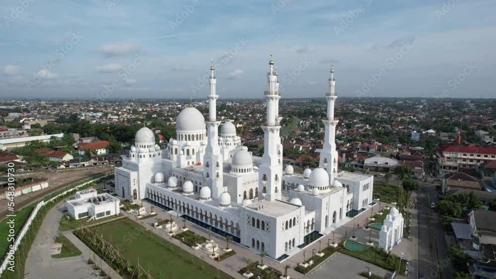 Zayed Mosque Solo is a big Mosque in Surakarta, Landmark Surakarta ...