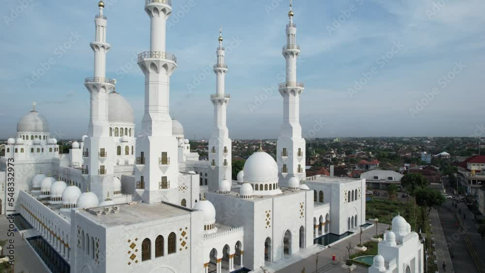 Zayed Mosque Solo is a big Mosque in Surakarta, Landmark Surakarta ...