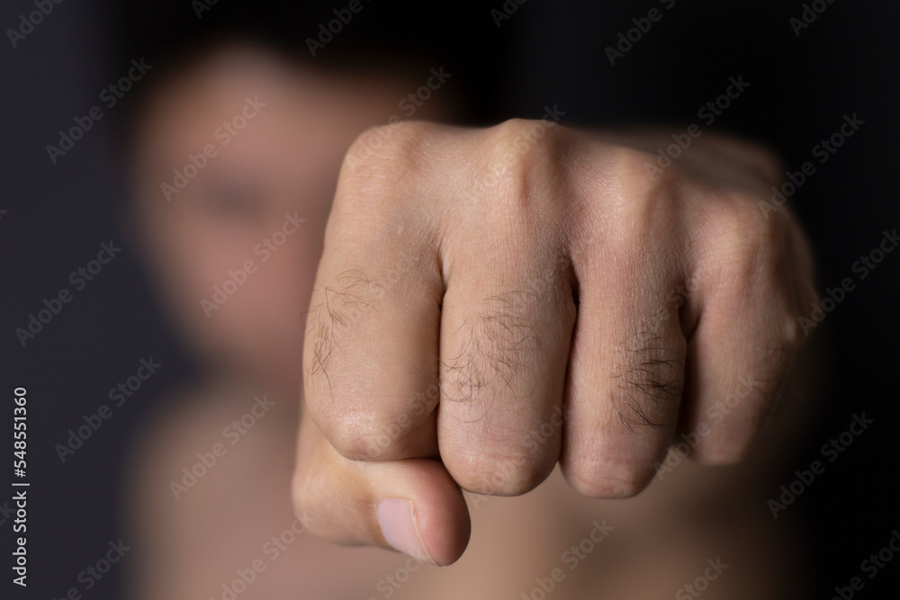 Foto de Angry man wanting to punch. Man throwing punch, fighting ...