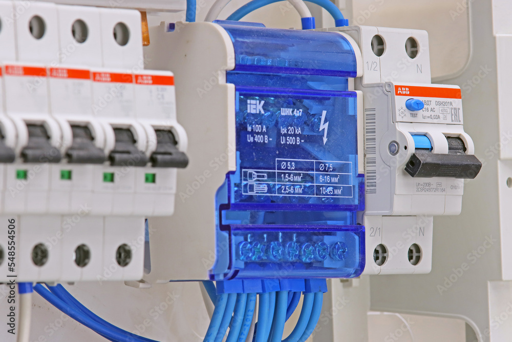 Automatic current switches to protect electrical wires in the control ...
