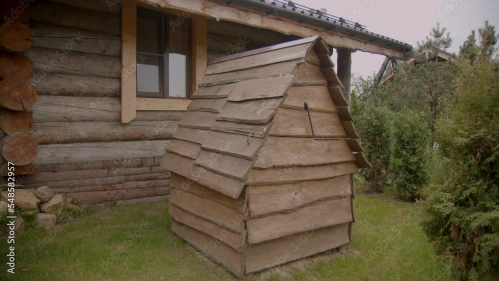 Primitive vintage traditional wooden Draw well with revolving handle ...