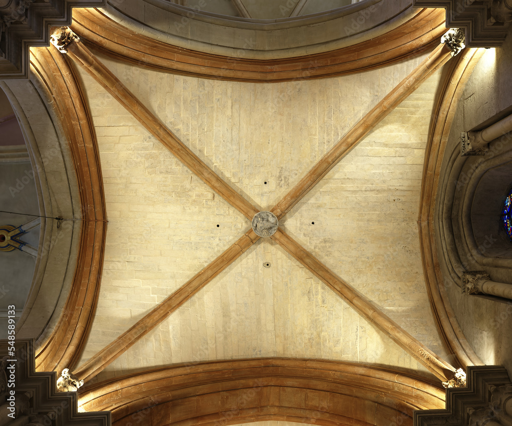 Photo & Art Print Looking upward at a gothic vaulted ceiling stones ...