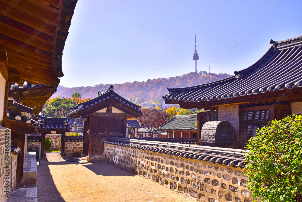 Foto de Traditional village scenery of Namsan Hanok Village in Seoul ...