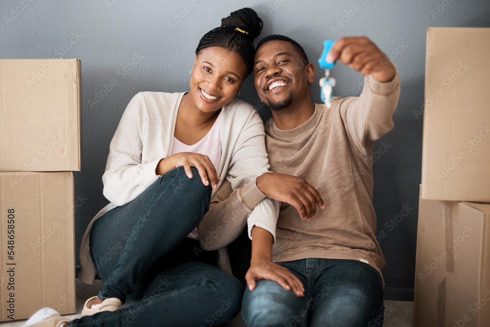 Foto de Real estate, property and African couple with keys to their new ...