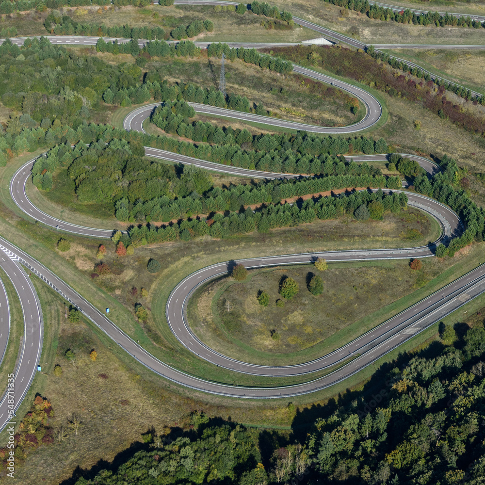 vue aérienne du circuit d'essais Renault à Gaillon dans l'Eure en ... vue aérienne du circuit d'essais Renault à Gaillon dans l'Eure en ...