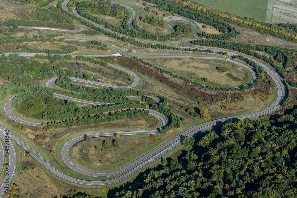 vue aérienne du circuit d'essais Renault à Gaillon dans l'Eure en ... vue aérienne du circuit d'essais Renault à Gaillon dans l'Eure en ...