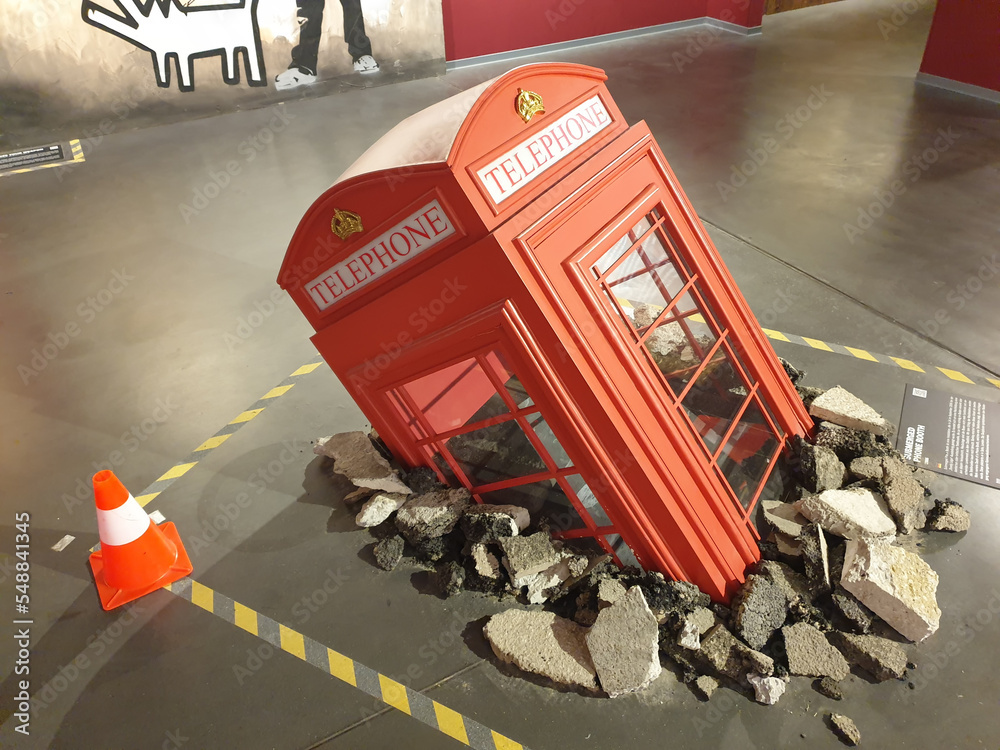 "Submerged Phone Booth" - Ausstellung Banksy im Technikum in Mülheim ...